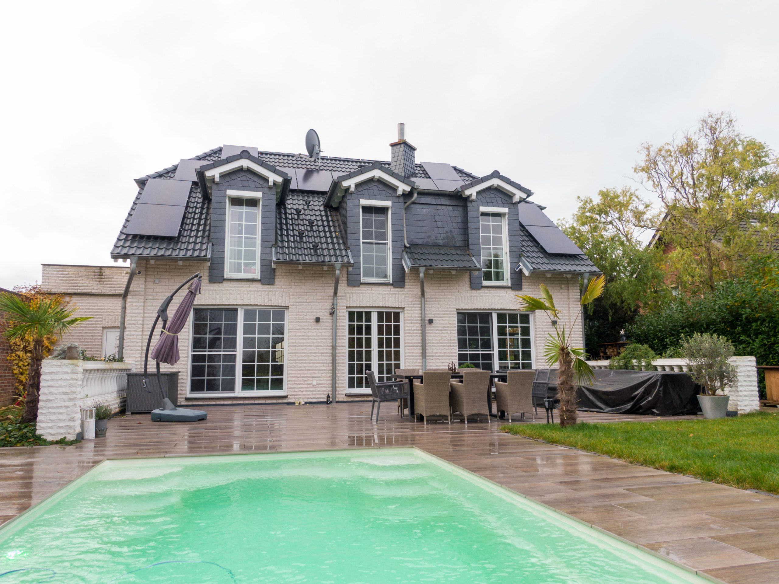 Meet the Woge family and their solar-powered residential home - Wattkraft