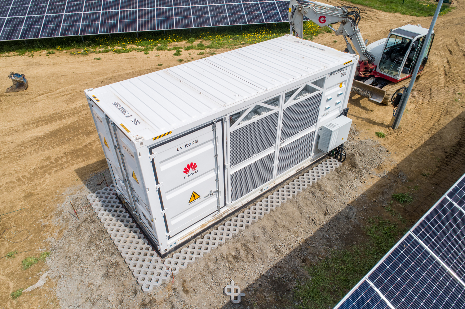 SPM GmbH präsentiert Huawei's Smart Transformer Station im Solarpark ...