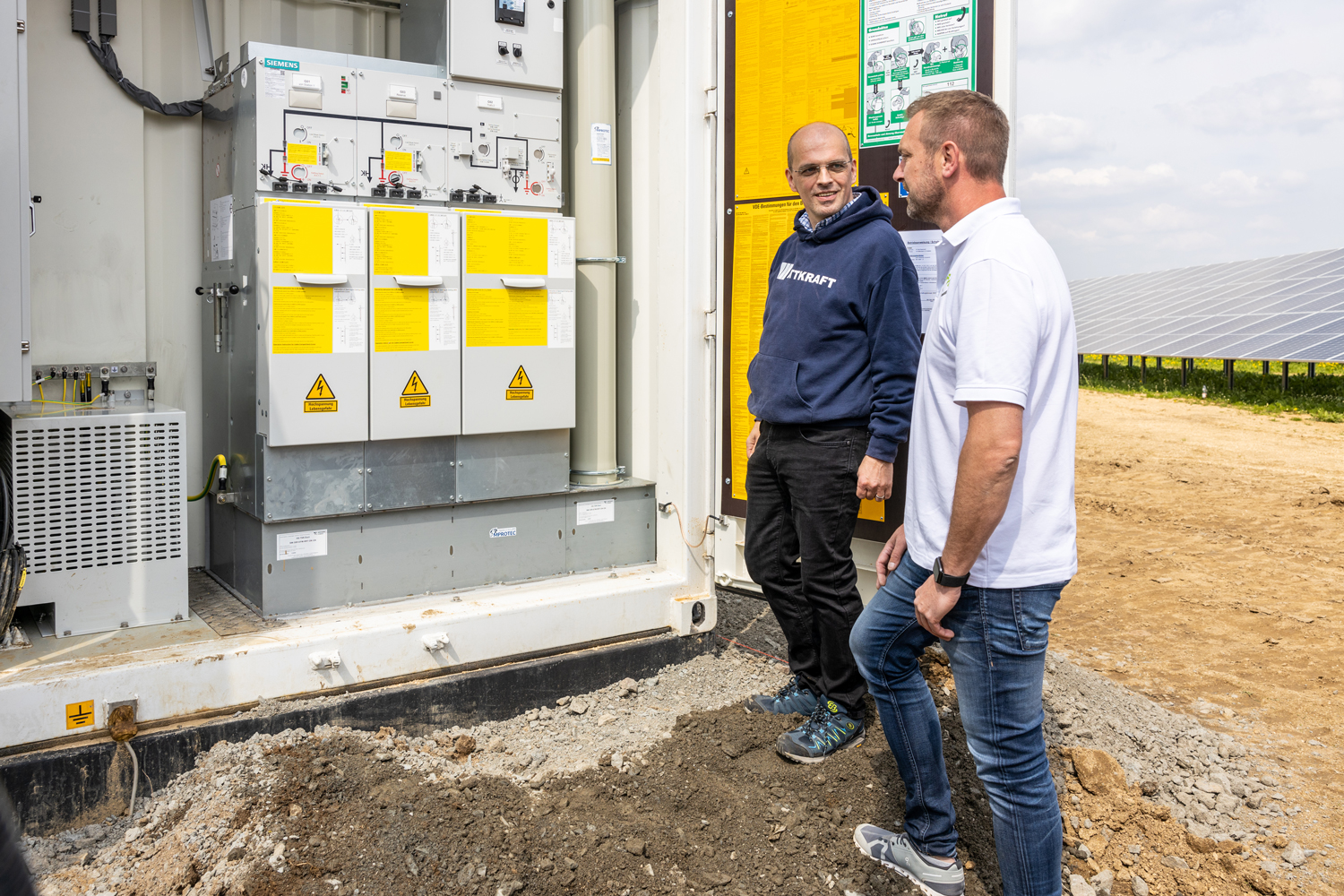 SPM GmbH präsentiert Huawei's Smart Transformer Station im Solarpark ...